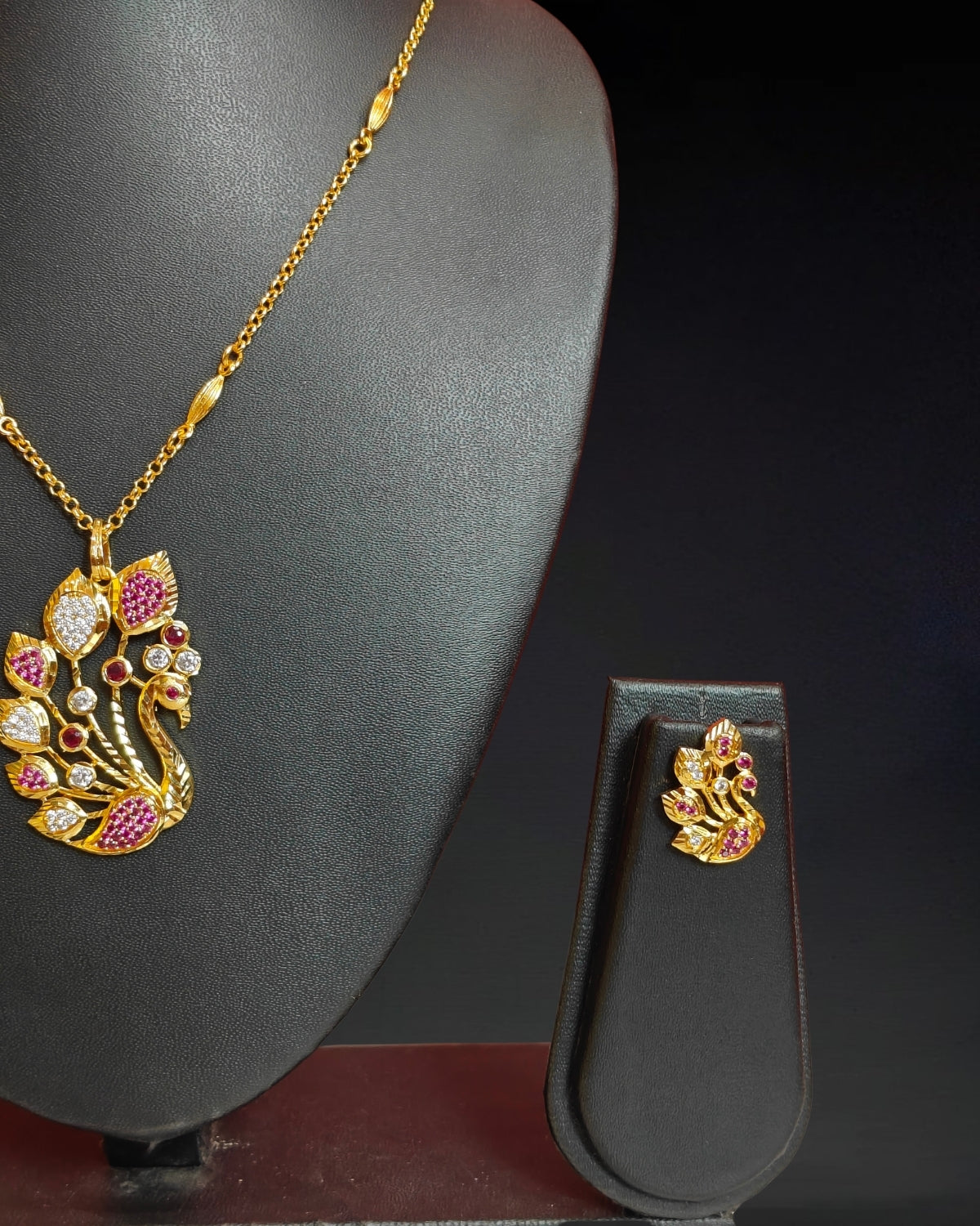 Stone mour jewellery set – Koina
